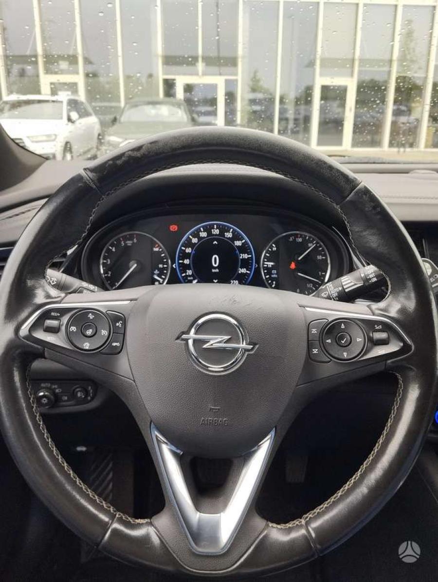 White Opel Insignia 2021 in Vilnius, with an engine capacity of 1.50 L and mileage of 195 thousand km for 9990 €, photo 14 on AUTOMOTO.COM.LV