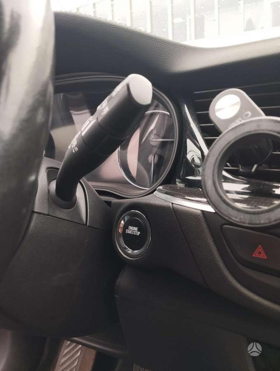 White Opel Insignia 2021 in Vilnius, with an engine capacity of 1.50 L and mileage of 195 thousand km for 9990 €, photo 15 on AUTOMOTO.COM.LV