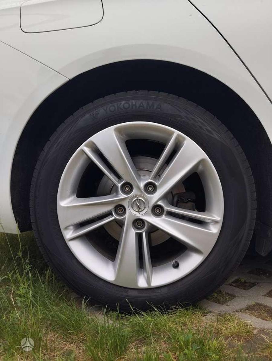 White Opel Insignia 2021 in Vilnius, with an engine capacity of 1.50 L and mileage of 195 thousand km for 9990 €, photo 29 on AUTOMOTO.COM.LV