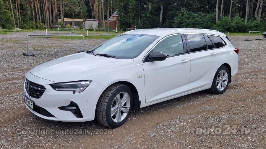 White Opel Insignia 2021 in Tallinn, with an engine capacity of 2.00 L and mileage of 129 thousand km for 19400 €, photo 1 on AUTOMOTO.COM.LV