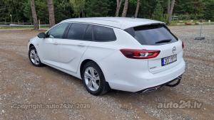 White Opel Insignia 2021 in Tallinn, with an engine capacity of 2.00 L and mileage of 129 thousand km for 19400 €, photo 3 on AUTOMOTO.COM.LV