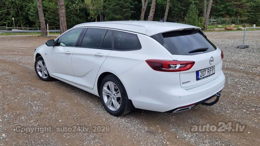 White Opel Insignia 2021 in Tallinn, with an engine capacity of 2.00 L and mileage of 129 thousand km for 19400 €, photo 3 on AUTOMOTO.COM.LV