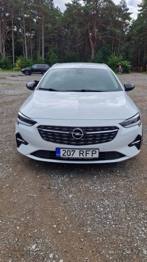 White Opel Insignia 2021 in Tallinn, with an engine capacity of 2.00 L and mileage of 129 thousand km for 19400 €, photo 5 on AUTOMOTO.COM.LV