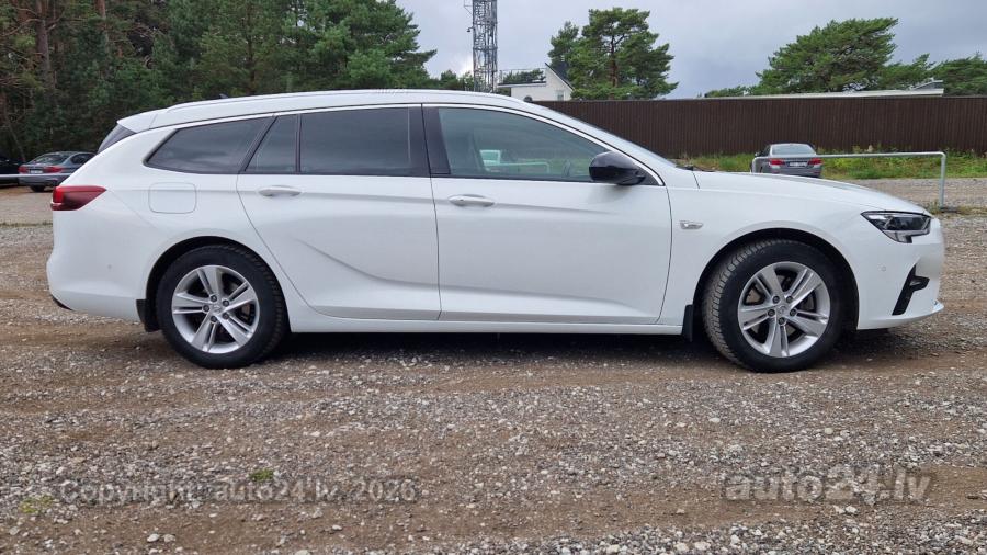 White Opel Insignia 2021 in Tallinn, with an engine capacity of 2.00 L and mileage of 129 thousand km for 19400 €, photo 7 on AUTOMOTO.COM.LV
