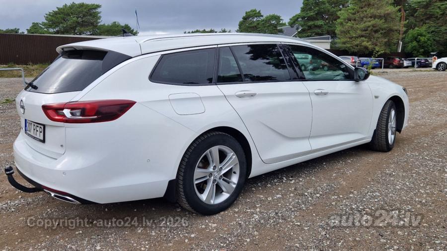 White Opel Insignia 2021 in Tallinn, with an engine capacity of 2.00 L and mileage of 129 thousand km for 19400 €, photo 8 on AUTOMOTO.COM.LV