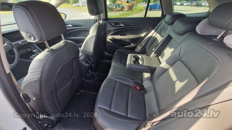 White Opel Insignia 2021 in Tallinn, with an engine capacity of 2.00 L and mileage of 129 thousand km for 19400 €, photo 11 on AUTOMOTO.COM.LV