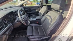 White Opel Insignia 2021 in Tallinn, with an engine capacity of 2.00 L and mileage of 129 thousand km for 19400 €, photo 12 on AUTOMOTO.COM.LV