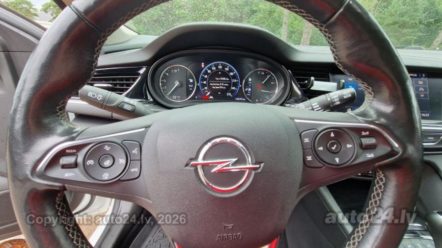 White Opel Insignia 2021 in Tallinn, with an engine capacity of 2.00 L and mileage of 129 thousand km for 19400 €, photo 14 on AUTOMOTO.COM.LV
