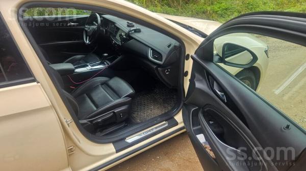 Opel Insignia 2019 Valmiera vietnē Dzeltens Opel Insignia 2019 Valmiera, ar dzinēja tilpumu 1.60 L un nobraukumu 139 tūkst. km par 7500 €, foto 9 vietnē AUTOMOTO.COM.LV