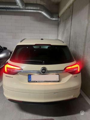 Yellow Opel Insignia 2015 in Vilnius, with an engine capacity of 1.96 L and mileage of 400 thousand km for 1800 €, photo 3 on AUTOMOTO.COM.LV