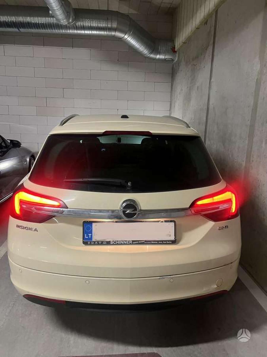 Yellow Opel Insignia 2015 in Vilnius, with an engine capacity of 1.96 L and mileage of 400 thousand km for 1800 €, photo 3 on AUTOMOTO.COM.LV