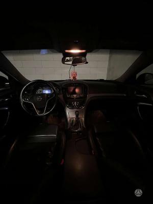 Yellow Opel Insignia 2015 in Vilnius, with an engine capacity of 1.96 L and mileage of 400 thousand km for 1800 €, photo 6 on AUTOMOTO.COM.LV