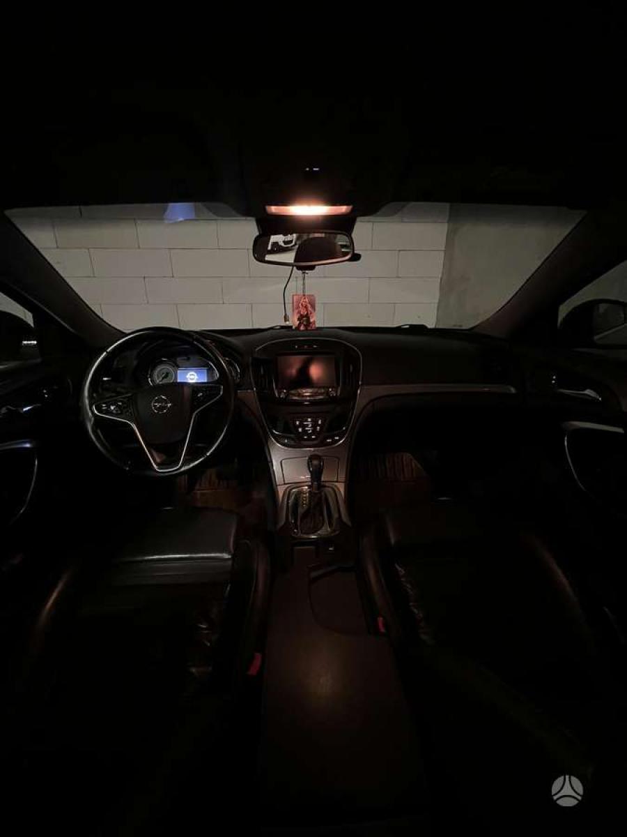 Yellow Opel Insignia 2015 in Vilnius, with an engine capacity of 1.96 L and mileage of 400 thousand km for 1800 €, photo 6 on AUTOMOTO.COM.LV