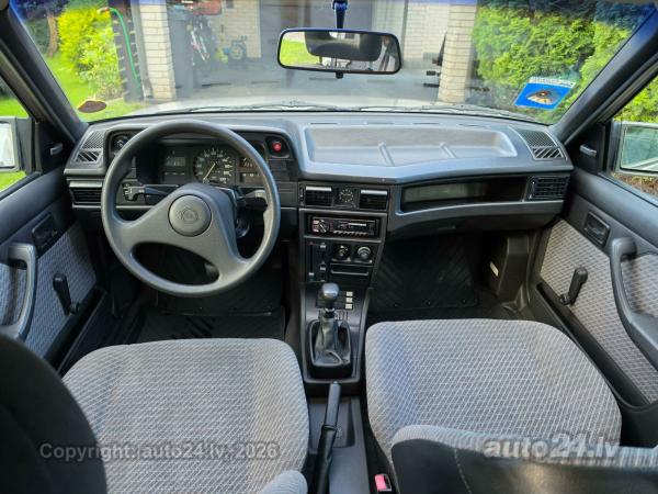 Beige Opel Kadett 1991 in Tallinn, with an engine capacity of 1.40 L and mileage of 102 thousand km for 3000 €, photo 4 on AUTOMOTO.COM.LV