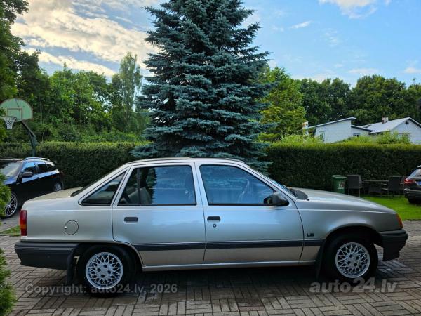 Beige Opel Kadett 1991 in Tallinn, with an engine capacity of 1.40 L and mileage of 102 thousand km for 3000 €, photo 7 on AUTOMOTO.COM.LV