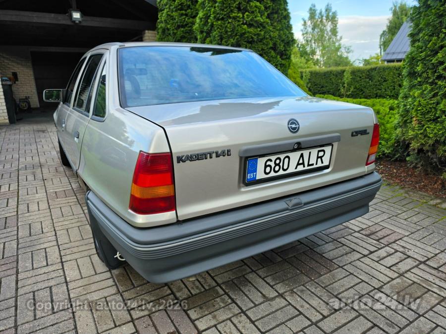 Smilšu krāsa Opel Kadett 1991 Tallina, ar dzinēja tilpumu 1.40 L un nobraukumu 102 tūkst. km par 3000 €, foto 9 vietnē AUTOMOTO.COM.LV