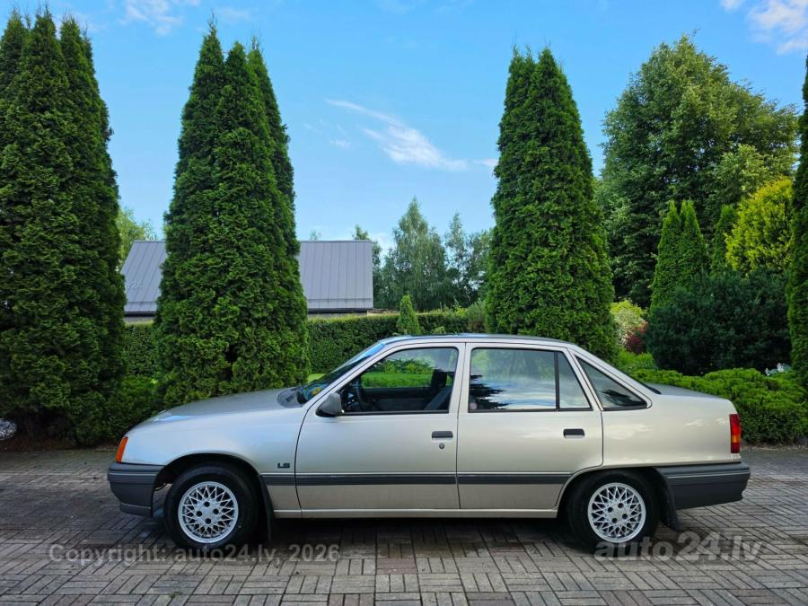 Smilšu krāsa Opel Kadett 1991 Tallina, ar dzinēja tilpumu 1.40 L un nobraukumu 102 tūkst. km par 3000 €, foto 11 vietnē AUTOMOTO.COM.LV