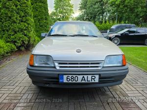 Smilšu krāsa Opel Kadett 1991 Tallina, ar dzinēja tilpumu 1.40 L un nobraukumu 102 tūkst. km par 3000 €, foto 13 vietnē AUTOMOTO.COM.LV