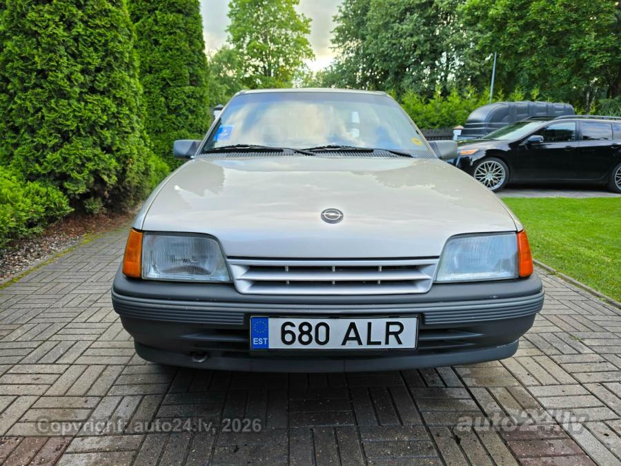 Smilšu krāsa Opel Kadett 1991 Tallina, ar dzinēja tilpumu 1.40 L un nobraukumu 102 tūkst. km par 3000 €, foto 13 vietnē AUTOMOTO.COM.LV