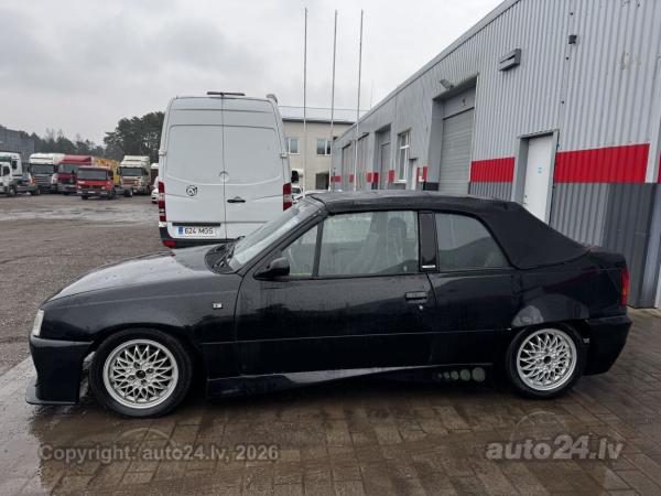Melns Opel Kadett 1992 Hāpsalu, ar dzinēja tilpumu 2.00 L un nobraukumu 161 tūkst. km par 4500 €, foto 3 vietnē AUTOMOTO.COM.LV