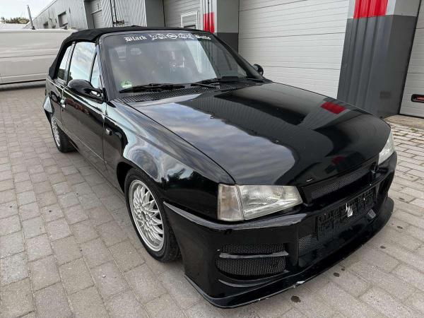 Black Opel Kadett 1992 in Haapsalu, with an engine capacity of 2.00 L and mileage of 161 thousand km for 4500 €, photo 3 on AUTOMOTO.COM.LV