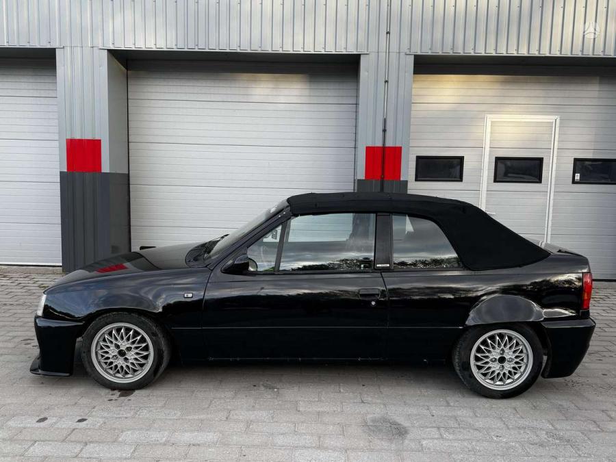 Melns Opel Kadett 1992 Hāpsalu, ar dzinēja tilpumu 2.00 L un nobraukumu 161 tūkst. km par 4500 €, foto 7 vietnē AUTOMOTO.COM.LV