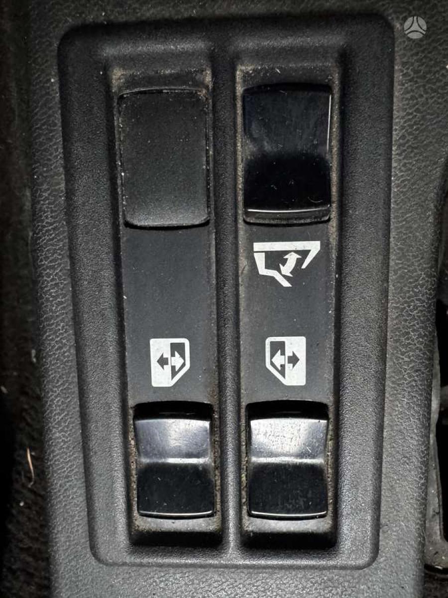 Melns Opel Kadett 1992 Hāpsalu, ar dzinēja tilpumu 2.00 L un nobraukumu 161 tūkst. km par 4500 €, foto 13 vietnē AUTOMOTO.COM.LV