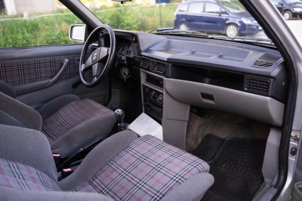 Grey Opel Kadett 1987 in Riga, with an engine capacity of 2.00 L and mileage of 3 thousand km for 5990 €, photo 4 on AUTOMOTO.COM.LV