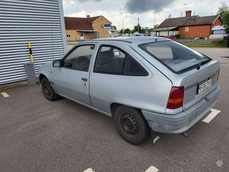 Grey Opel Kadett 1986 in Vilnius, with an engine capacity of 1.60 L and mileage of 45 thousand km for 750 €, photo 4 on AUTOMOTO.COM.LV