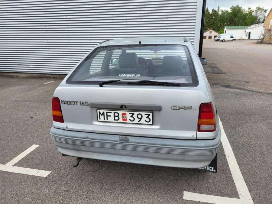 Grey Opel Kadett 1986 in Vilnius, with an engine capacity of 1.60 L and mileage of 45 thousand km for 750 €, photo 5 on AUTOMOTO.COM.LV