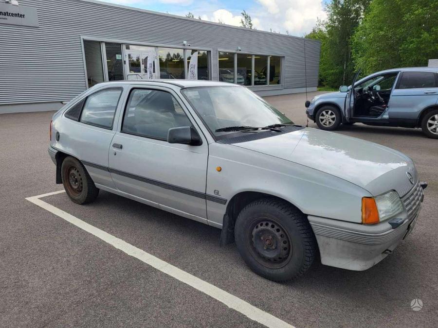 Grey Opel Kadett 1986 in Vilnius, with an engine capacity of 1.60 L and mileage of 45 thousand km for 750 €, photo 7 on AUTOMOTO.COM.LV