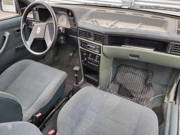Grey Opel Kadett 1986 in Vilnius, with an engine capacity of 1.60 L and mileage of 45 thousand km for 750 €, photo 9 on AUTOMOTO.COM.LV