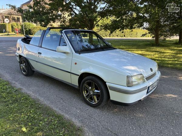 Opel Kadett 1993 in Joniskis, with an engine capacity of 1.60 L and mileage of 73 thousand km for 2650 €, photo 6 on AUTOMOTO.COM.LV