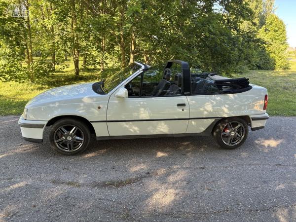 Opel Kadett 1993 in Joniskis, with an engine capacity of 1.60 L and mileage of 73 thousand km for 2650 €, photo 10 on AUTOMOTO.COM.LV