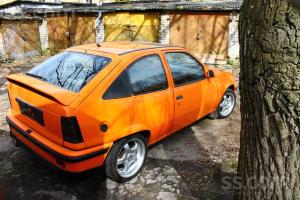 Orange Opel Kadett 1990 in Liepaja, with an engine capacity of 2.50 L and mileage of 221 thousand km for 3550 €, photo 3 on AUTOMOTO.COM.LV