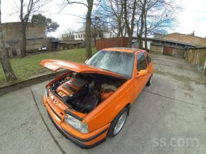 Orange Opel Kadett 1990 in Liepaja, with an engine capacity of 2.50 L and mileage of 221 thousand km for 3550 €, photo 4 on AUTOMOTO.COM.LV
