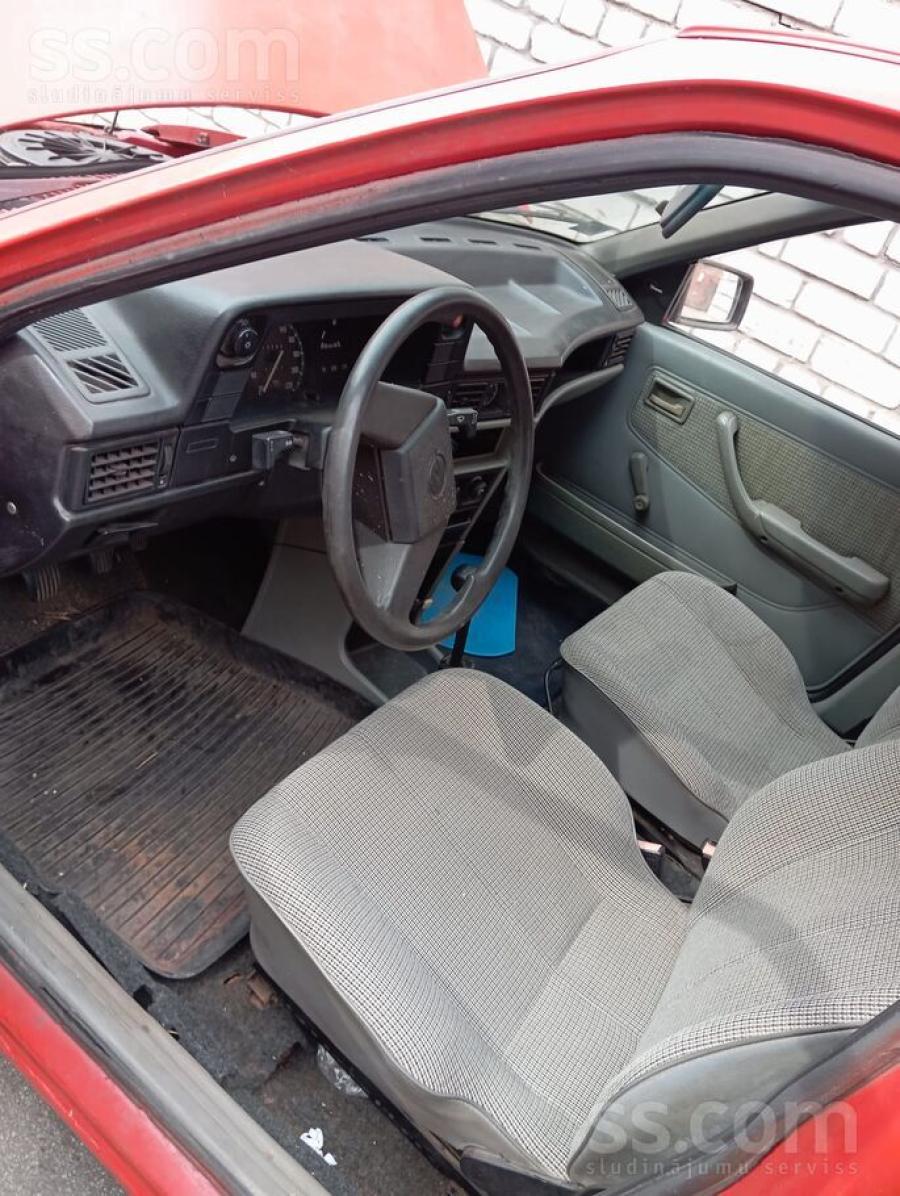 Sarkans Opel Kadett 1987 Rīga, ar dzinēja tilpumu 1.30 L un nobraukumu 60 tūkst. km par 650 €, foto 3 vietnē AUTOMOTO.COM.LV