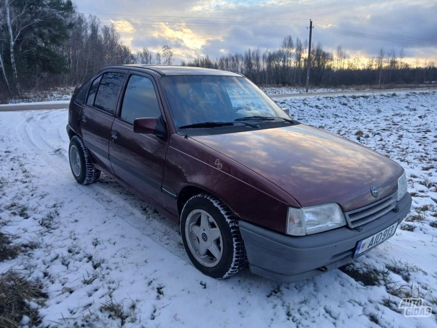 Sarkans Opel Kadett 1990 Pabradė, ar dzinēja tilpumu 1.60 L un nobraukumu 12 tūkst. km par 1500 €, foto 3 vietnē AUTOMOTO.COM.LV