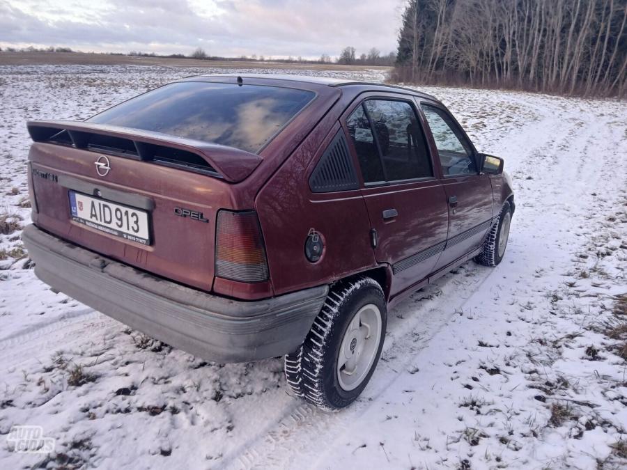 Sarkans Opel Kadett 1990 Pabradė, ar dzinēja tilpumu 1.60 L un nobraukumu 12 tūkst. km par 1500 €, foto 4 vietnē AUTOMOTO.COM.LV