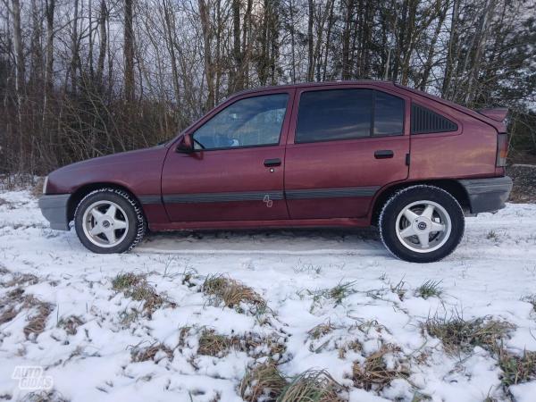 Sarkans Opel Kadett 1990 Pabradė, ar dzinēja tilpumu 1.60 L un nobraukumu 12 tūkst. km par 1500 €, foto 7 vietnē AUTOMOTO.COM.LV