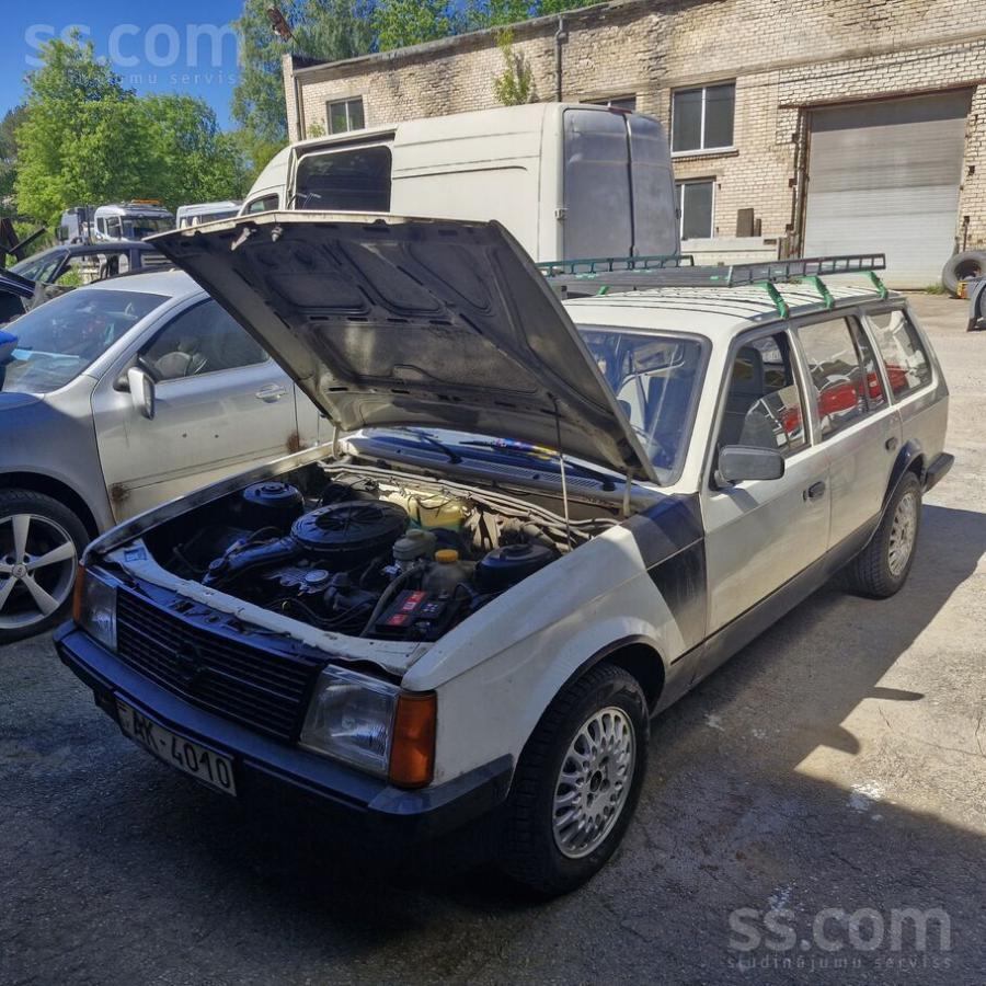 White Opel Kadett 1983 in Ogre, with an engine capacity of 1.30 L and mileage of 63 thousand km for 2250 €, photo 3 on AUTOMOTO.COM.LV