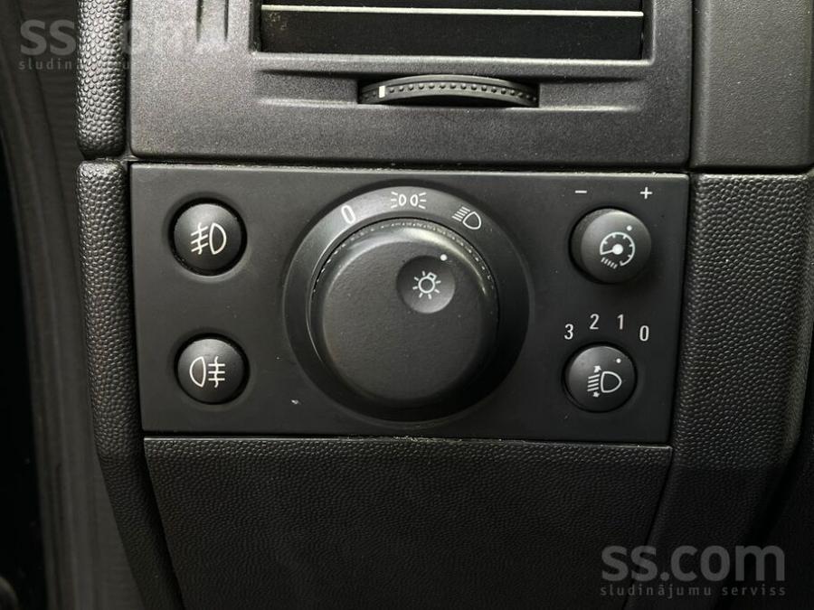 Black Opel Meriva 2008 in Riga, with an engine capacity of 1.40 L and mileage of 0 thousand km for 2250 €, photo 14 on AUTOMOTO.COM.LV