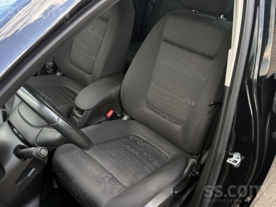 Black Opel Meriva 2011 in Liepaja, with an engine capacity of 1.40 L and mileage of 177 thousand km for 4600 €, photo 16 on AUTOMOTO.COM.LV