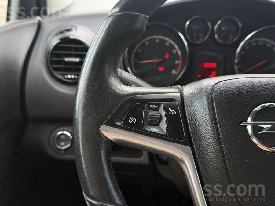 Black Opel Meriva 2011 in Liepaja, with an engine capacity of 1.40 L and mileage of 177 thousand km for 4600 €, photo 19 on AUTOMOTO.COM.LV