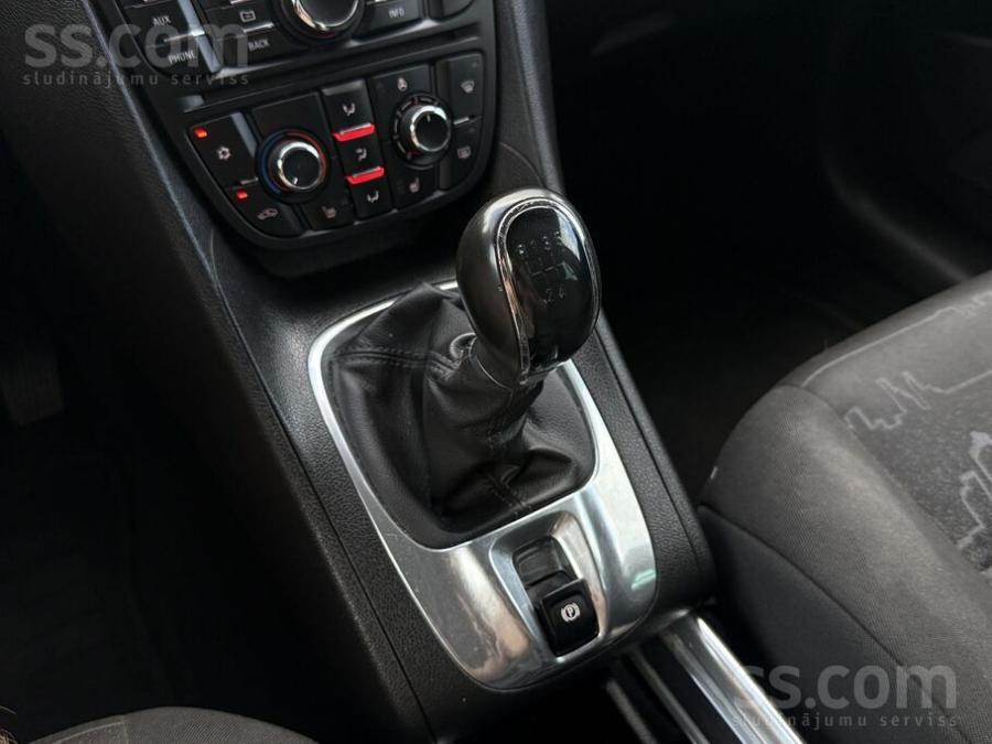 Black Opel Meriva 2011 in Liepaja, with an engine capacity of 1.40 L and mileage of 177 thousand km for 4600 €, photo 26 on AUTOMOTO.COM.LV