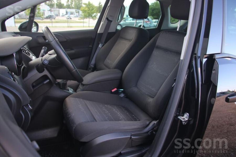 Black Opel Meriva 2011 in Tukums, with an engine capacity of 1.70 L and mileage of 266 thousand km for 4686 €, photo 14 on AUTOMOTO.COM.LV
