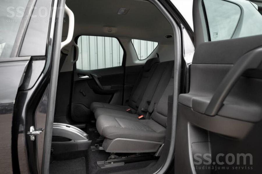 Black Opel Meriva 2011 in Talsi, with an engine capacity of 1.40 L and mileage of 132 thousand km for 5490 €, photo 11 on AUTOMOTO.COM.LV