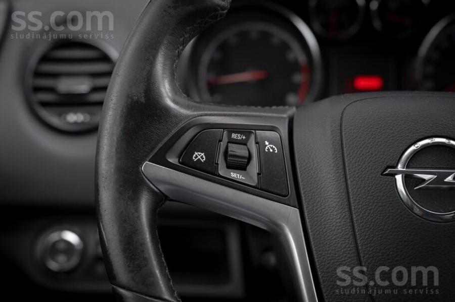 Black Opel Meriva 2011 in Talsi, with an engine capacity of 1.40 L and mileage of 132 thousand km for 5490 €, photo 17 on AUTOMOTO.COM.LV