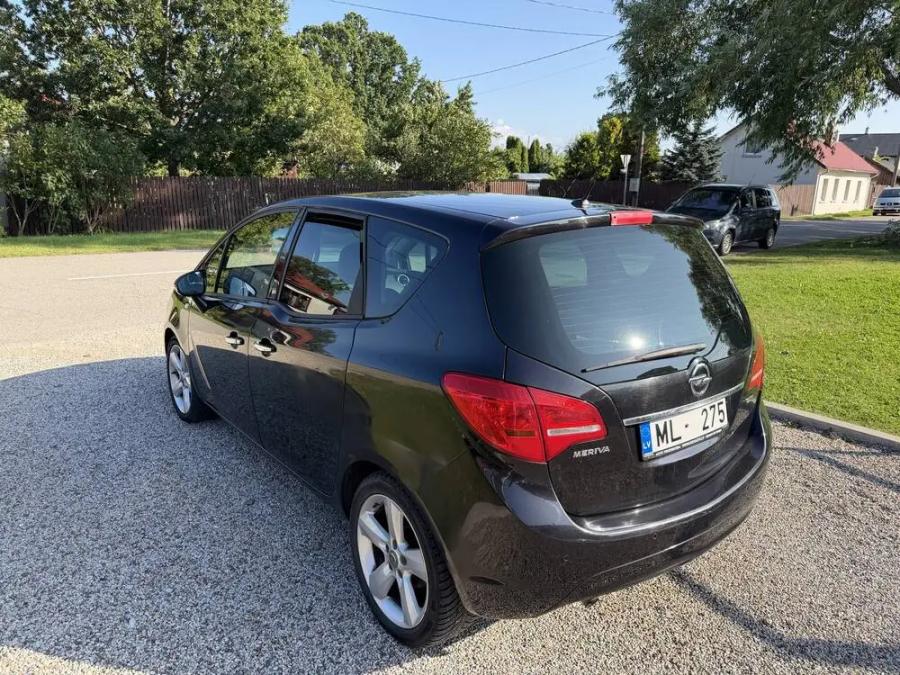 Black Opel Meriva 2011 in Ventspils, with an engine capacity of 1.70 L and mileage of 190 thousand km for 2990 €, photo 7 on AUTOMOTO.COM.LV