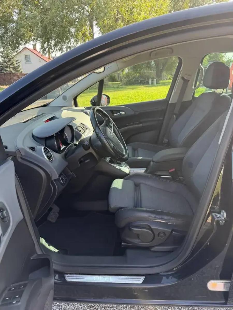 Black Opel Meriva 2011 in Ventspils, with an engine capacity of 1.70 L and mileage of 190 thousand km for 2990 €, photo 8 on AUTOMOTO.COM.LV